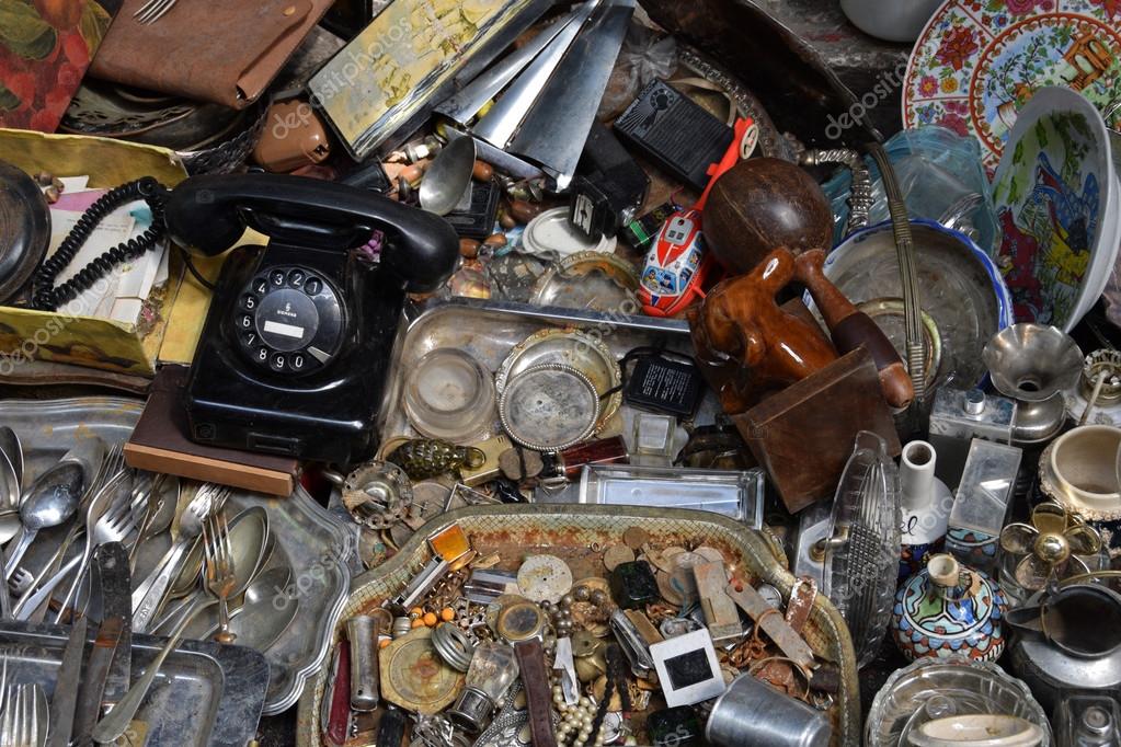 Antique objects dusty things – Stock Editorial Photo © sirylok #73918695