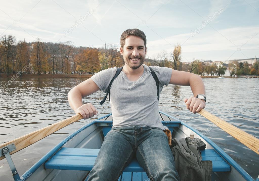 hombre remando en el río — Foto de stock © hitdelight #74987931
