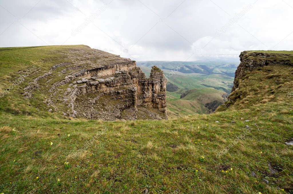 Vista panorámica de la meseta de Bermamyt en la República de Karachay-Cherkessia, Rusia 2022