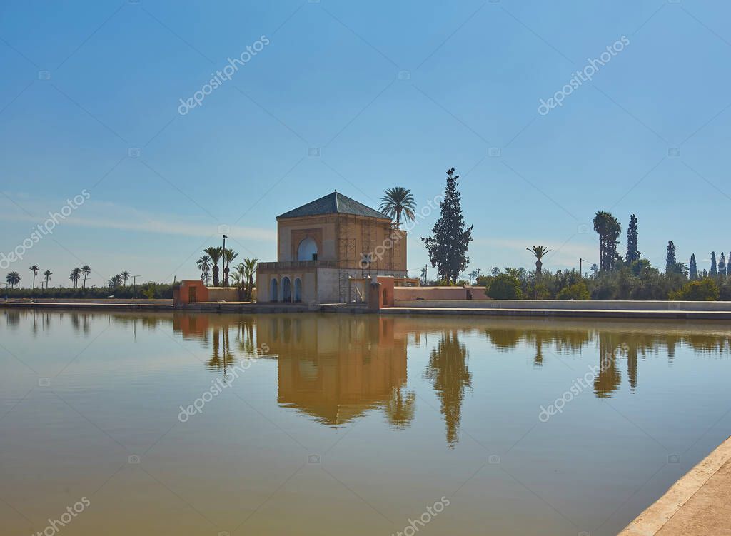 Pabellón en el Jardín Menara, Marrakech, Marruecos. 2022