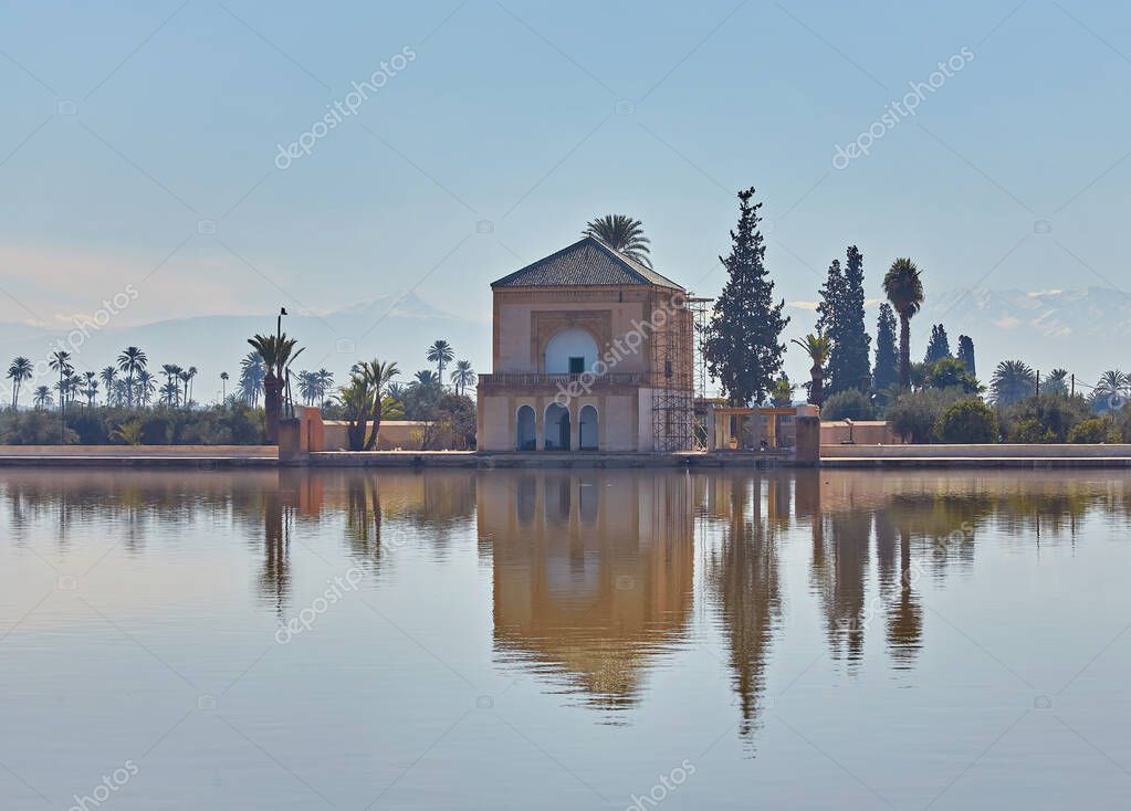 Pabellón en el Jardín Menara, Marrakech, Marruecos. 2025