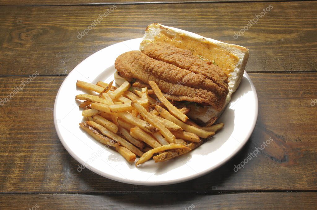 Plato de cocina americana conocido como sándwich de pescado 2023