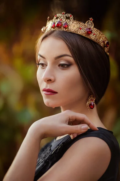 Beautiful woman in crown - Stock Image - Everypixel