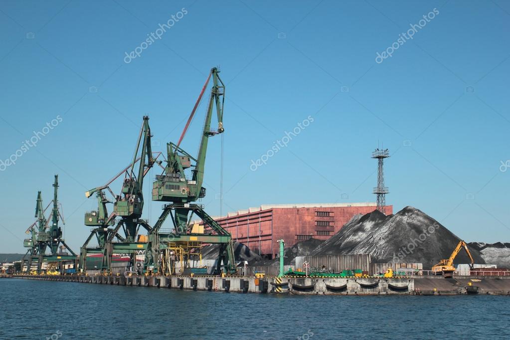 Cranes loading coal on port pier – Stock Editorial Photo ...