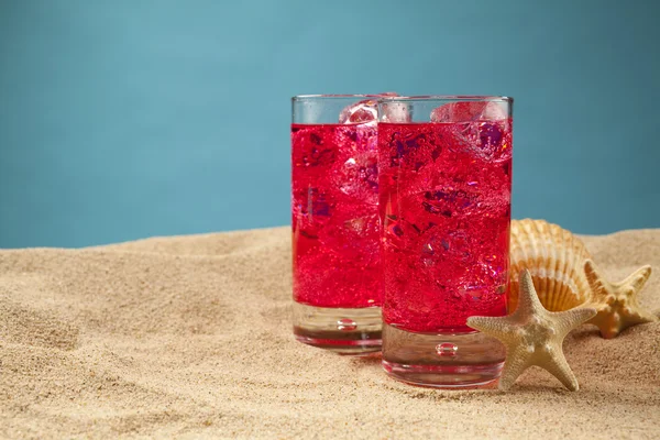 Cold drinks on the beach Stock Photo by ©digieye 85084998