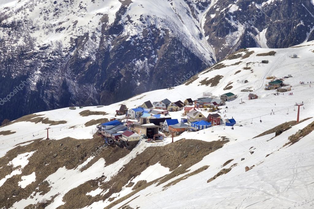 Dombay. El pueblo está en la ladera del Monte Mussa-Achitara 2024