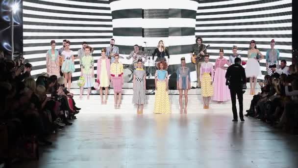 30,445 vídeos de Modelki moda, metraje de Modelki moda sin royalties ...