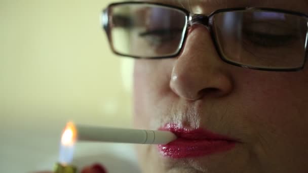 Vidéos pour Femme fumeuse, Femme fumeuse clips vidéo HD / 4K, footage ...