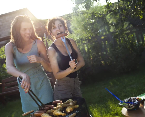 Girls making food on grill — Stock Photo © JanPietruszka #52066599
