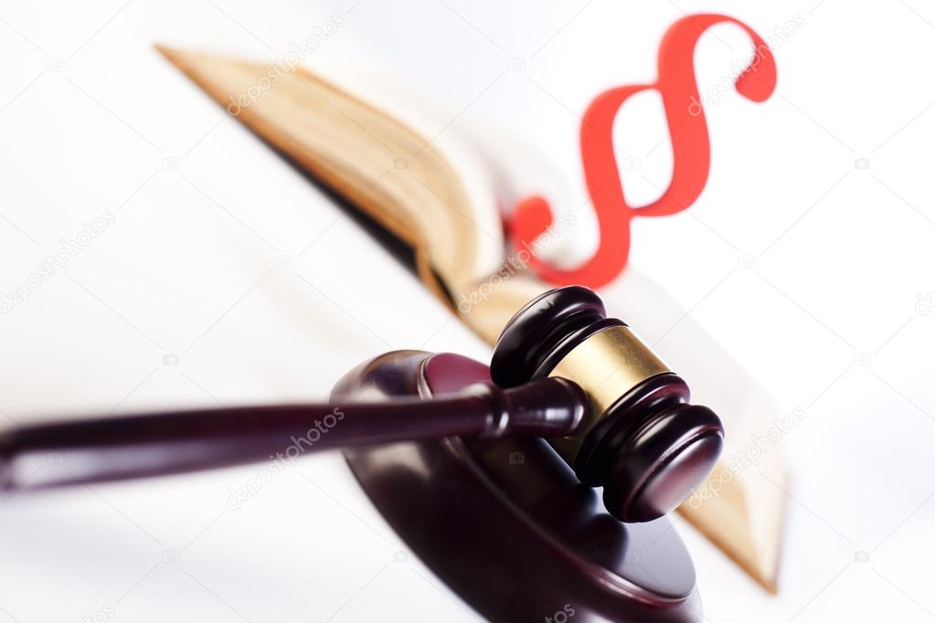 Paragraphenzeichen und Gesetzesbuch - Stockfotografie: lizenzfreie ...