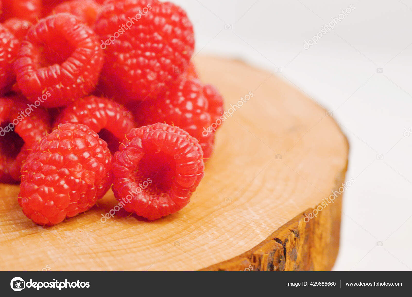Group Fresh Red Raspberry Wood Stock Photo by ©lsantilli 429685660