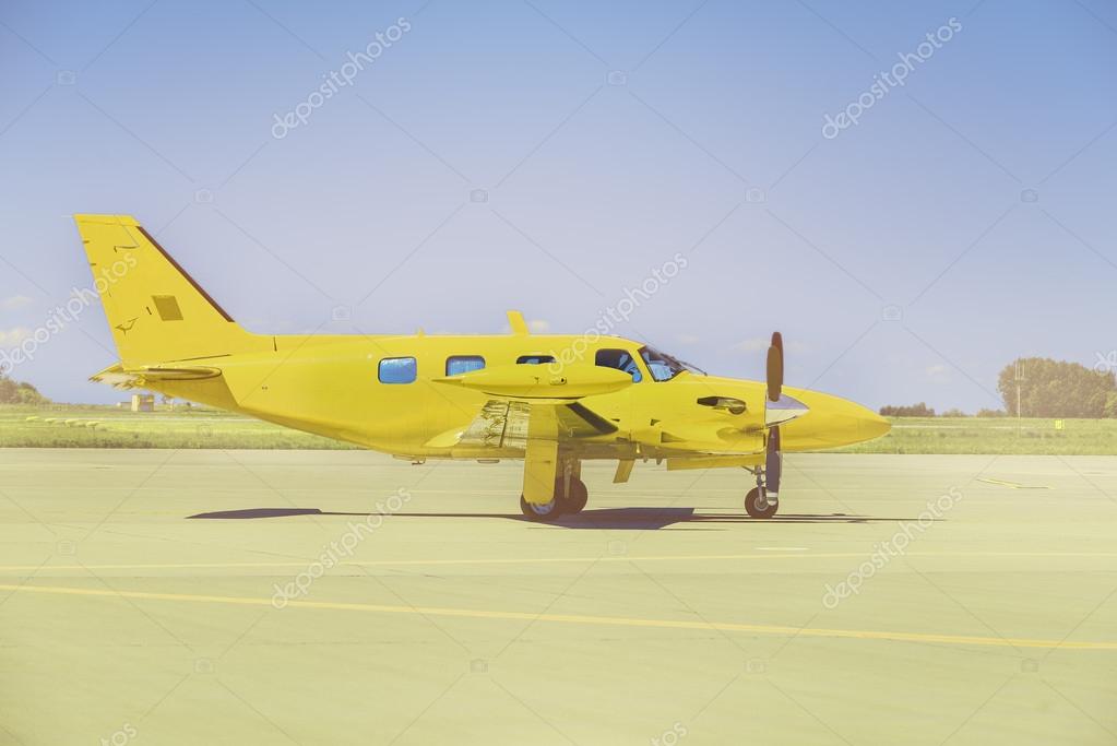 Yellow propeller plane parking at the airport — Stock Photo © Erchog ...