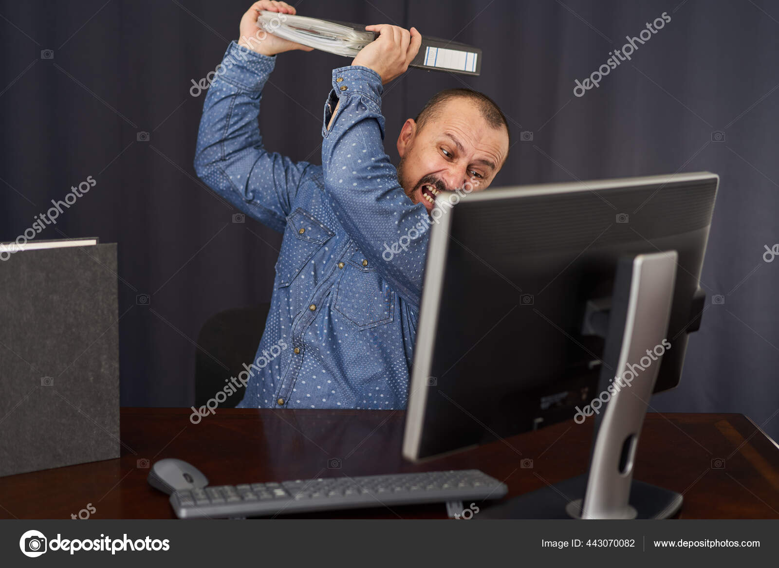 Angry Businessman Smashing Computer Screen Folder Documents — Stock ...