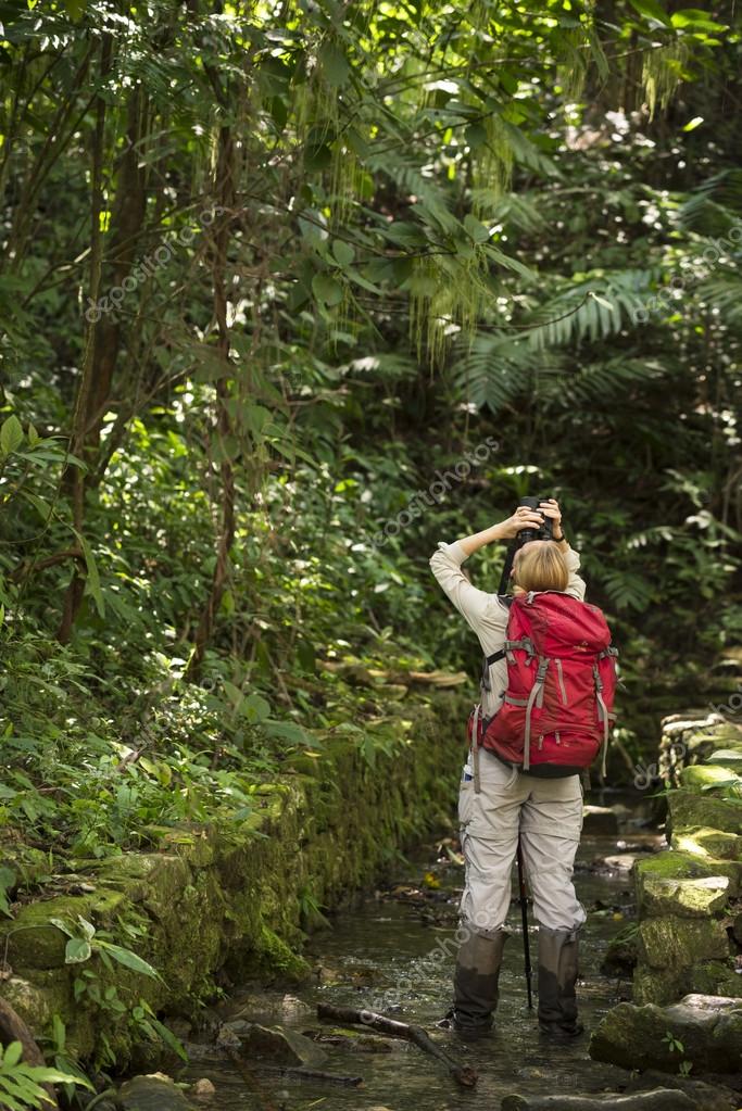 Tourist exploring at Palenque rainforest in Mexico — Stock Editorial ...