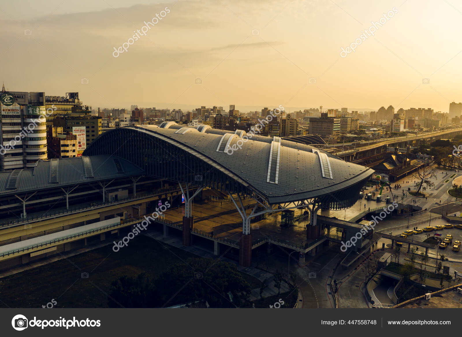 Taichung Taiwan Feb 19Th 2020 Sunset Cityscape Taichung Train Station ...