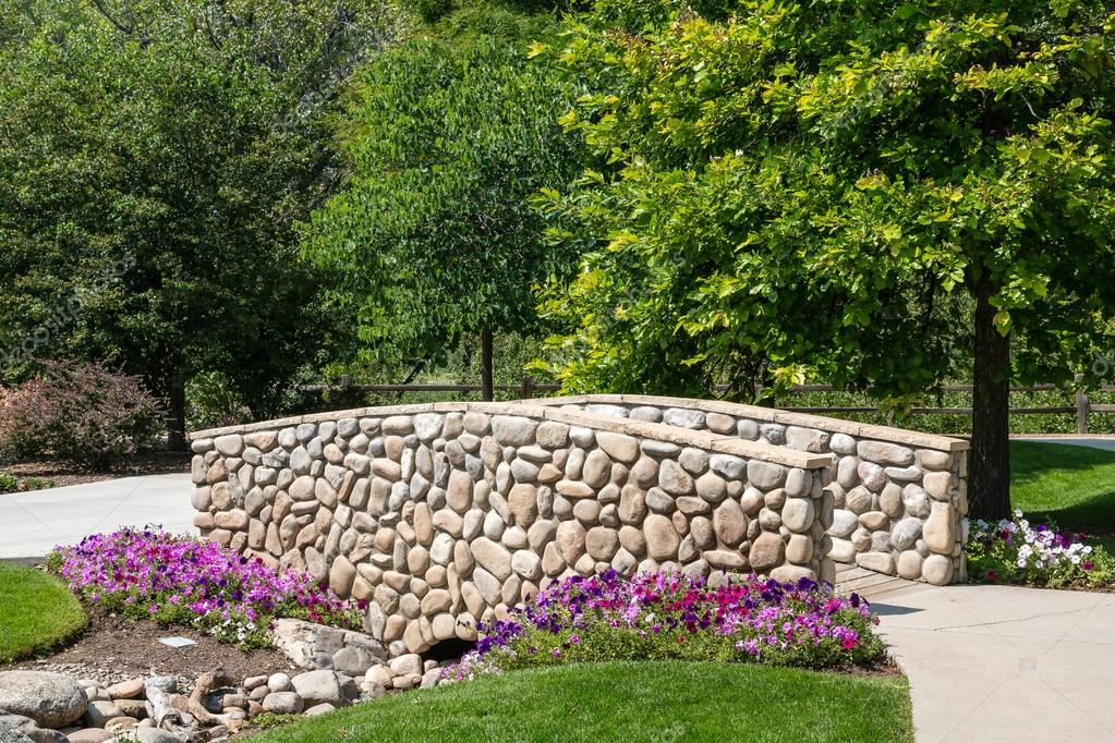 Rock Wall on Garden Bridge — Stock Photo © dbvirago #99513916