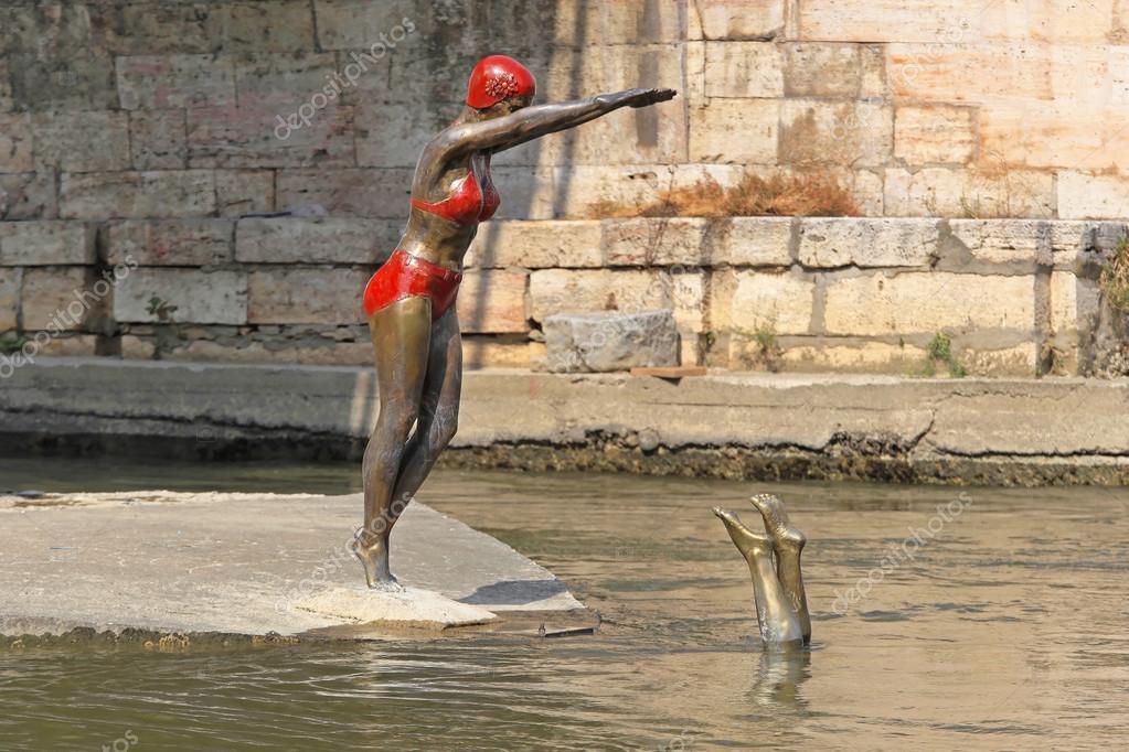 Swimmer Statue Skopje – Stock Editorial Photo © Baloncici #79495992