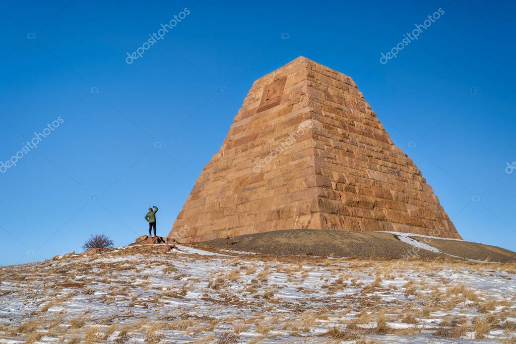 Sherman, WY, EE.UU. - 3 de diciembre de 2020: Monumento a Ames, una ...