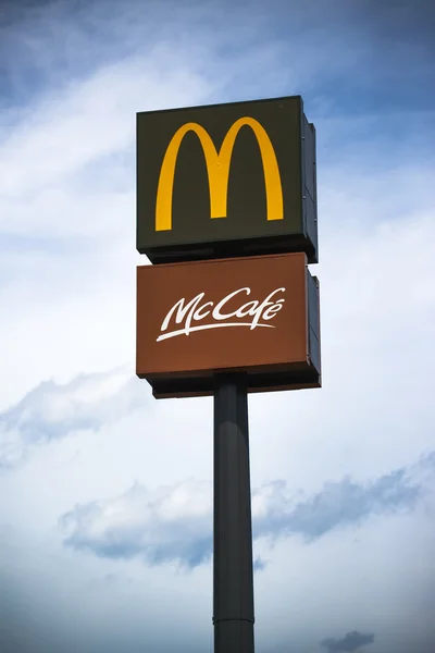 Mcdonalds sign Stock Photos, Royalty Free Mcdonalds sign Images ...