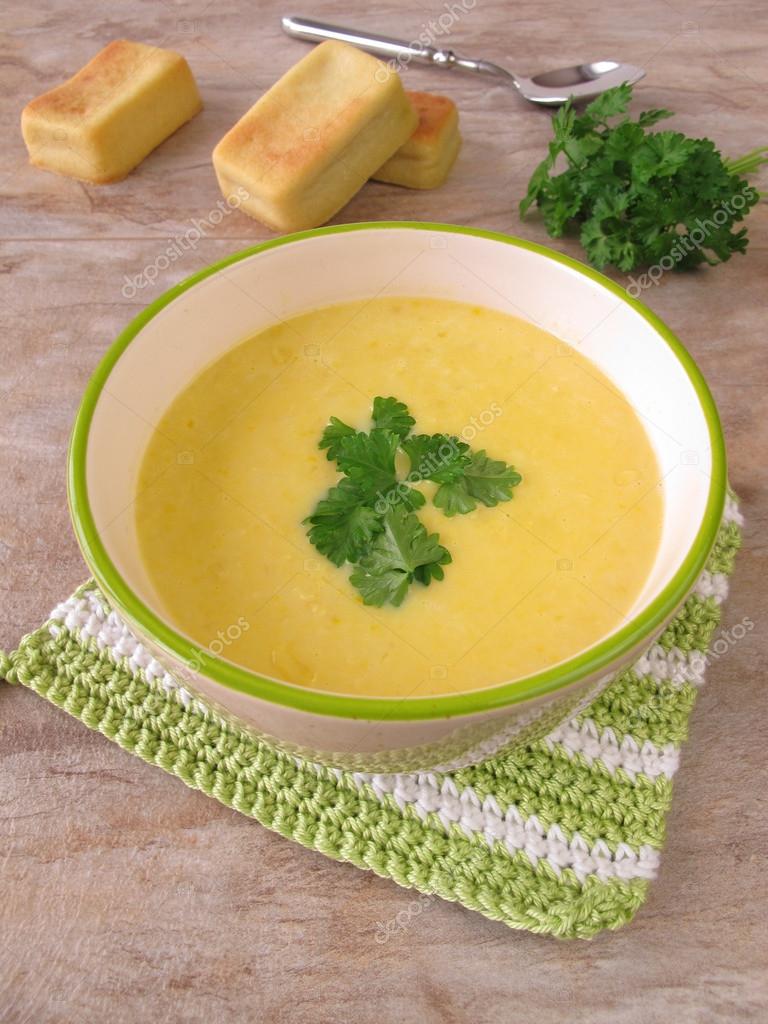 Sopa de maíz y pequeños panes de maíz 2024