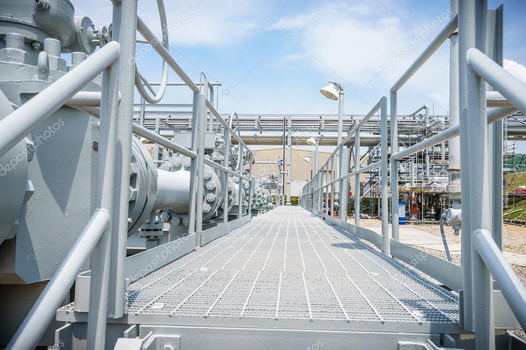 Structure of oil refinery plant Stock Photo by ©zhudifeng 90320812