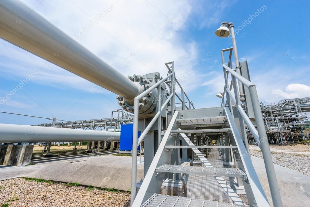 Structure of oil refinery plant Stock Photo by ©zhudifeng 90320834