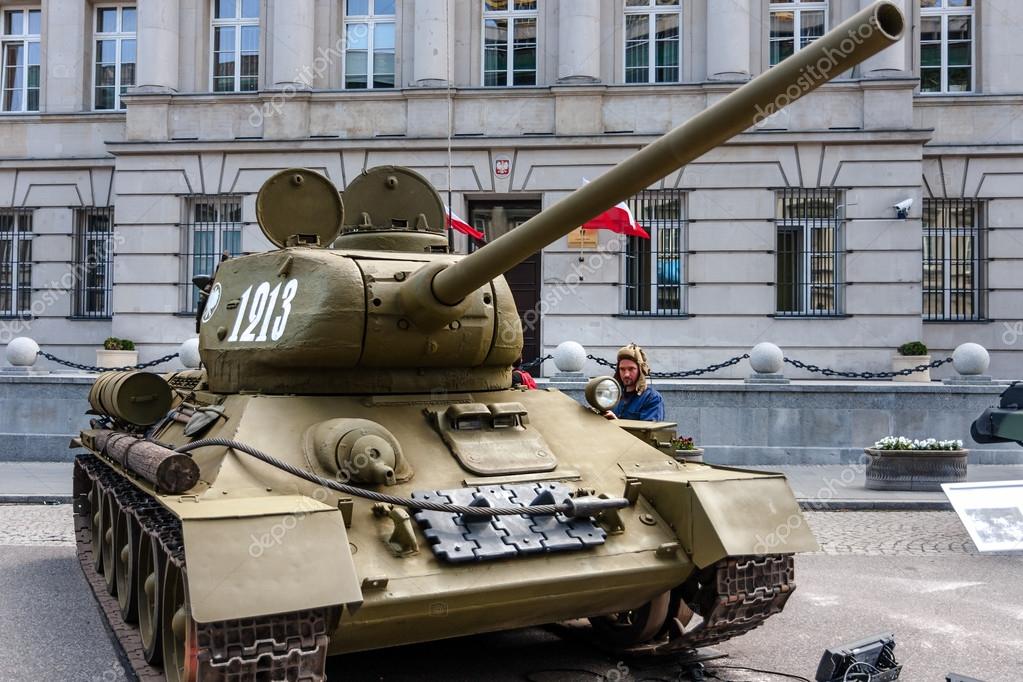 T-34 85 tank – Stock Editorial Photo © plrang #72770249