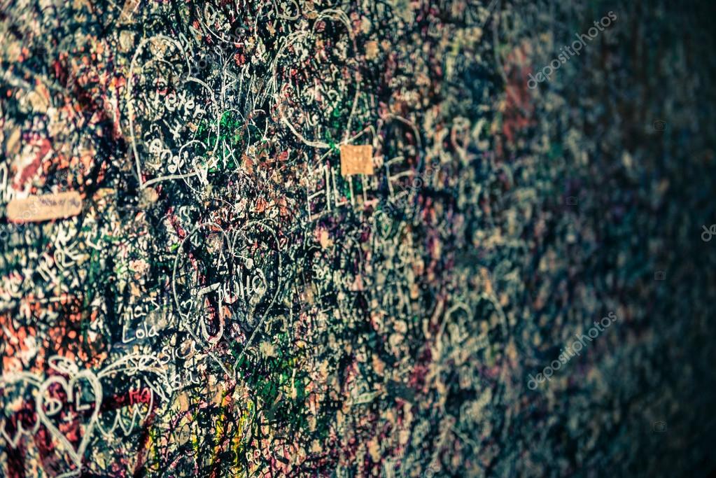 The wall full of messages – Stock Editorial Photo © dvoevnore #93036720