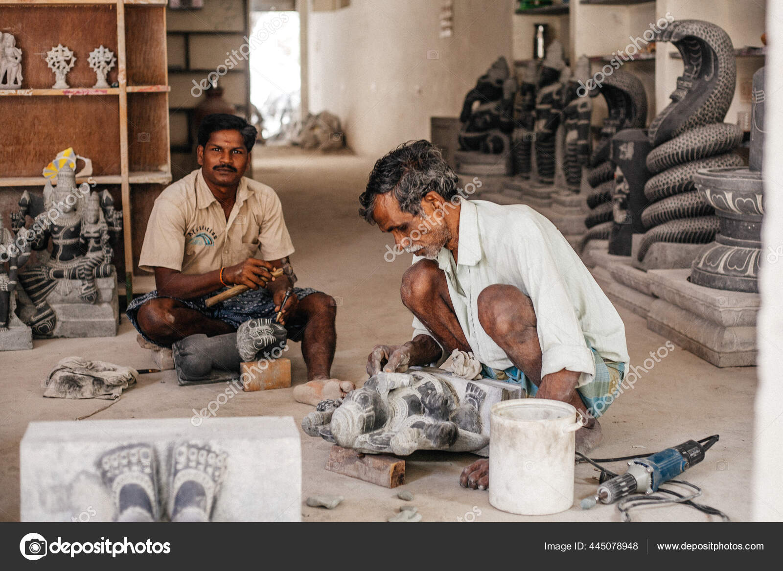 Mahabalipuram Tamil Nadu India January 2015 Stone Mason Carves ...