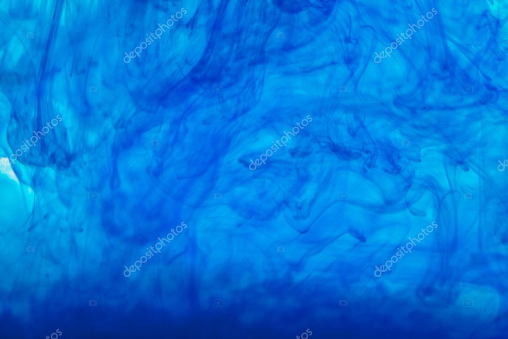 líquido azul en agua 2024