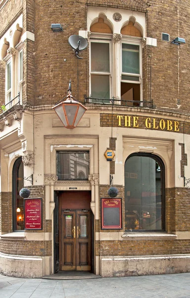 Typical British pub in London – Stock Editorial Photo © Botond #95254248