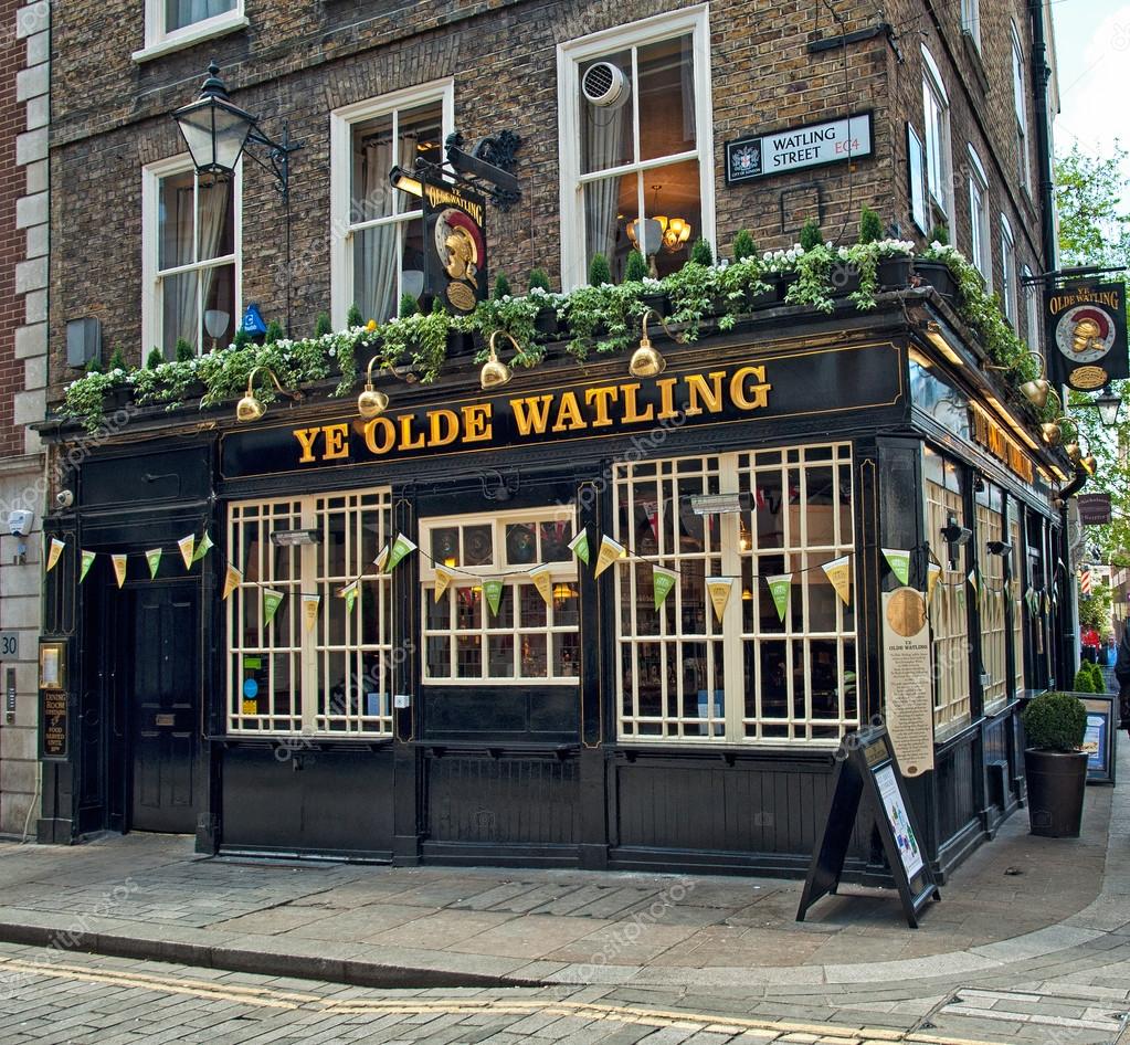 Typical British pub in London – Stock Editorial Photo © Botond #95268194