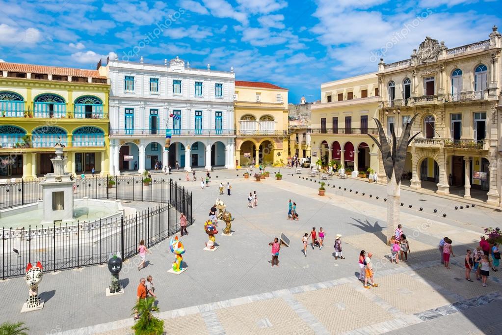 Old Square in the colonial neighborhood of Old Havana – Stock Editorial ...