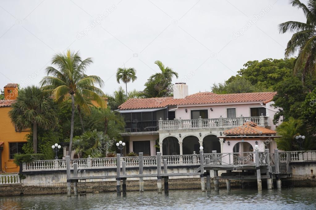 Lujosas mansiones Miami Beach — Foto de stock #78209334 © felixtm