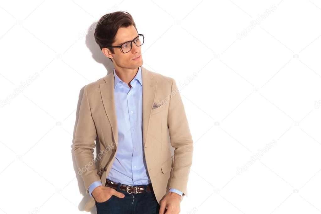 Man wearing glasses while posing with hand in pocket — Stock Photo ...