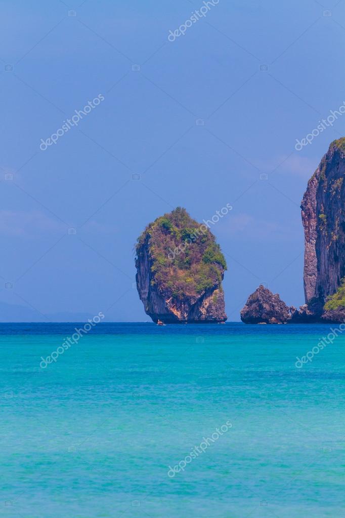Beauty beach and limestone rocks in Phi Phi islands Stock Photo by ©netfalls 94126290