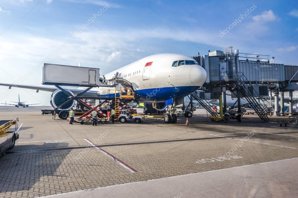 Aircraft ready for boarding Stock Photo by ©06photo 100711994