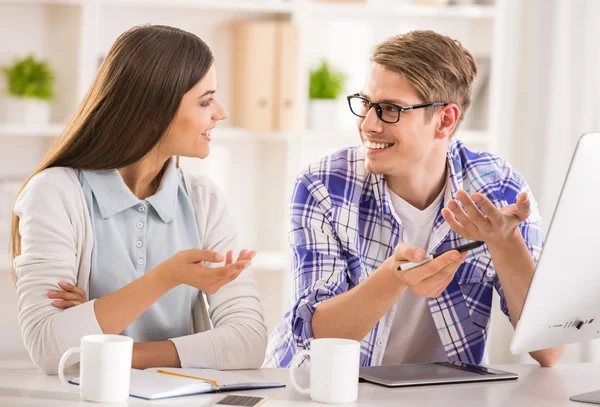 Jeunes programmeurs images libres de droit, photos de Jeunes ...