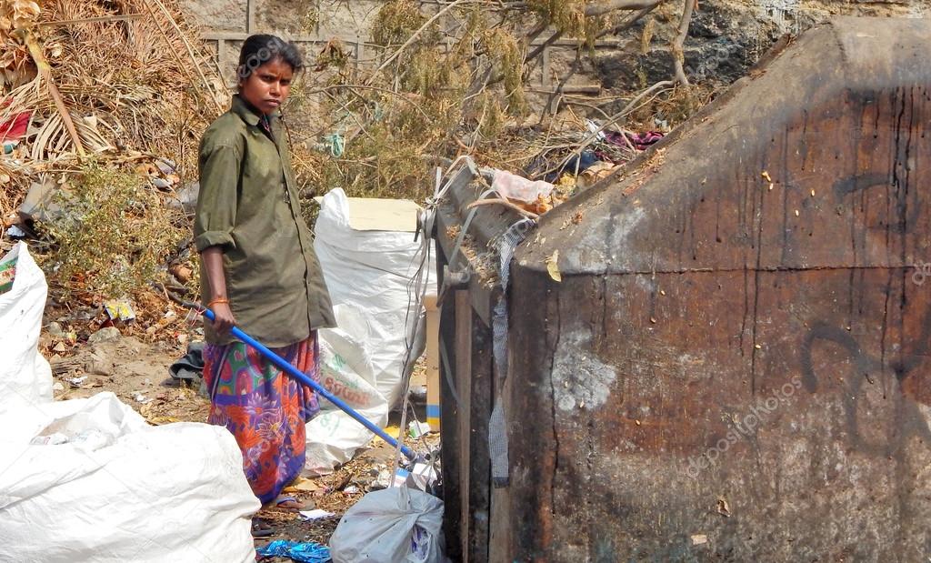 Indian rag pickers search for recyclable material in the garbage ...