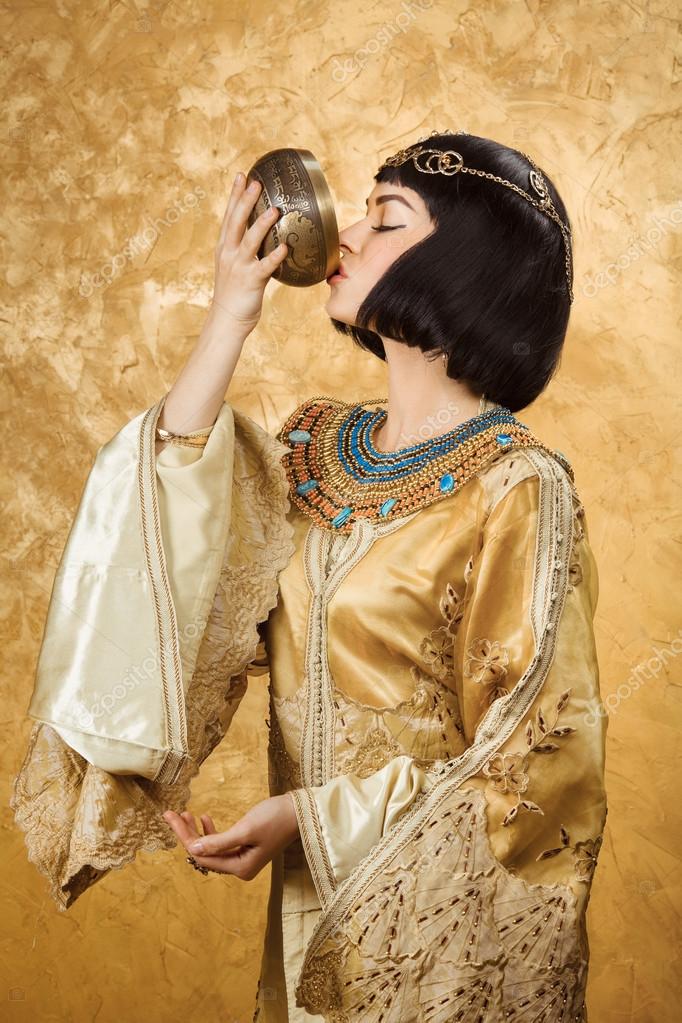 Ancient Egyptian Queen Cleopatra Clothing