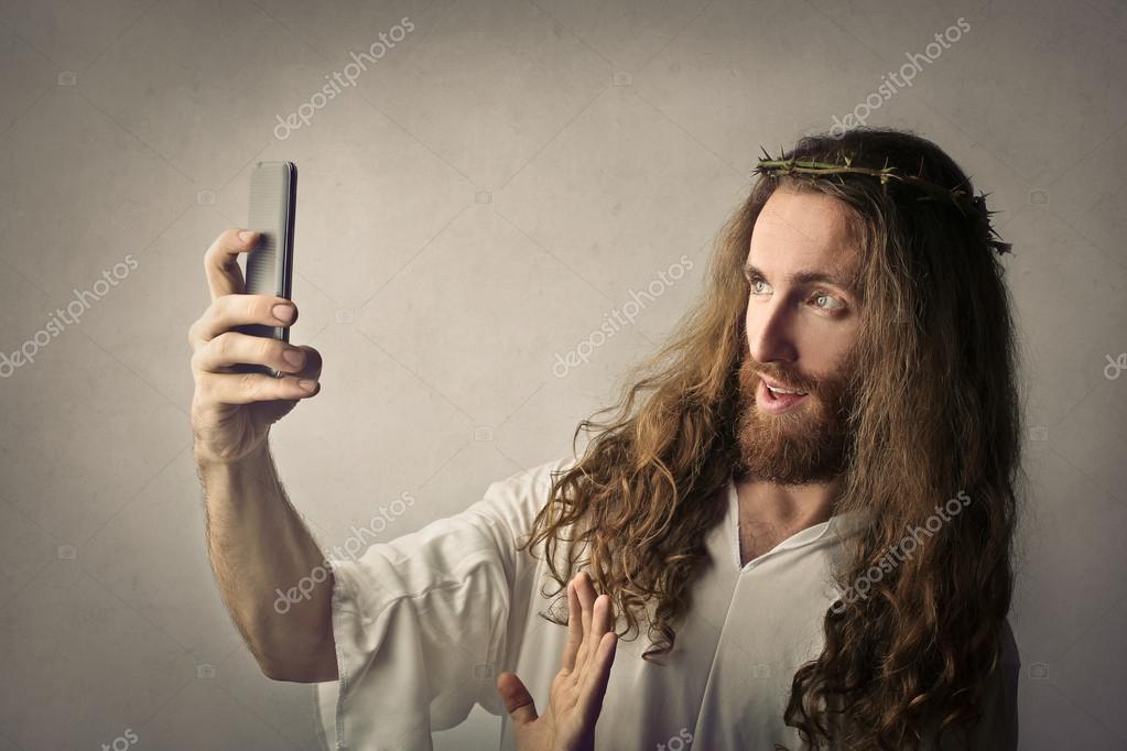 Jesucristo tomando una selfie — Foto de stock #100921108 © olly18
