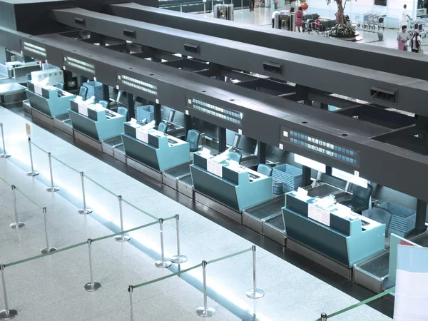 Check in counter Pictures, Check in counter Stock Photos & Images ...