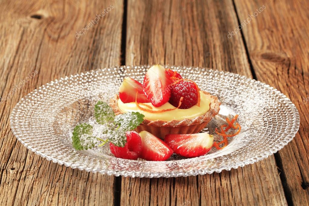Small custard tart with fresh fruit — Stock Photo © ajafoto #65475925