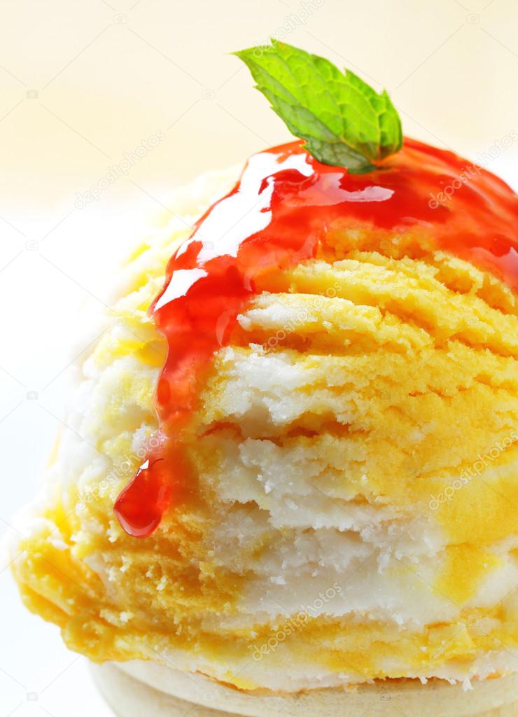 Ice cream with raspberry sauce Stock Photo by ©ajafoto 76500739