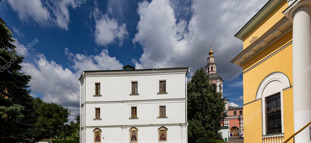 MOSCÚ, RUSIA - 08 DE AGOSTO DE 2017: Monasterio de Danilov (también ...