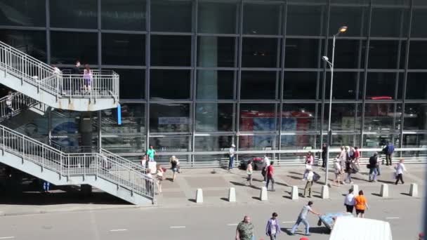Kursky railway terminal and passengers (also known as Moscow Kurskaya ...