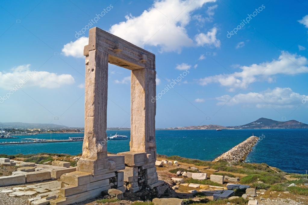 Ancient gate of Apollon temple at the island of Naxos in Greece Stock ...