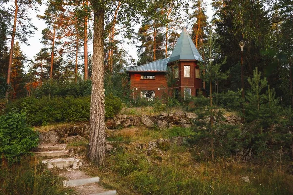 Maison dans la forêt images libres de droit, photos de Maison dans la ...