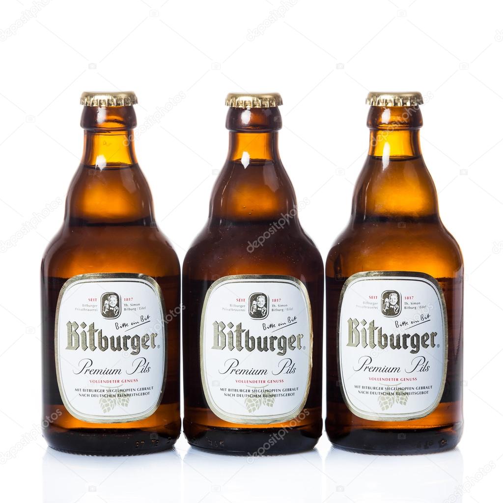 Flaschen Bitburger Beer — Redaktionelles Stockfoto #106438812