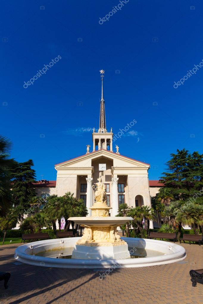 Seaport Building. Sculpture Goddess of the navigation close to S ...